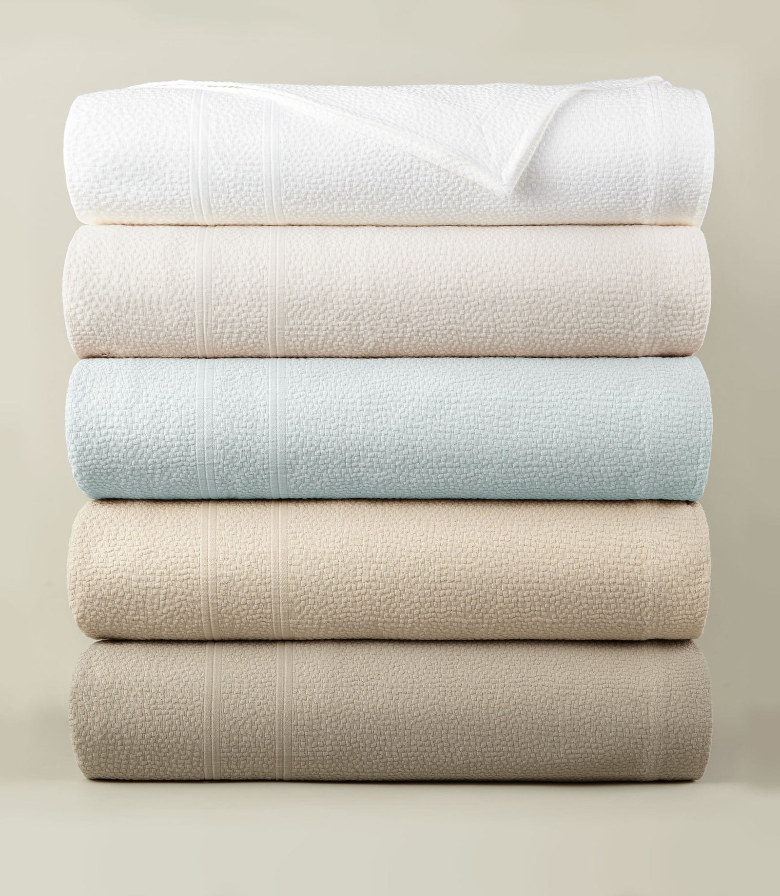 What Is A Coverlet? Definition and Style Guide | Peacock Alley